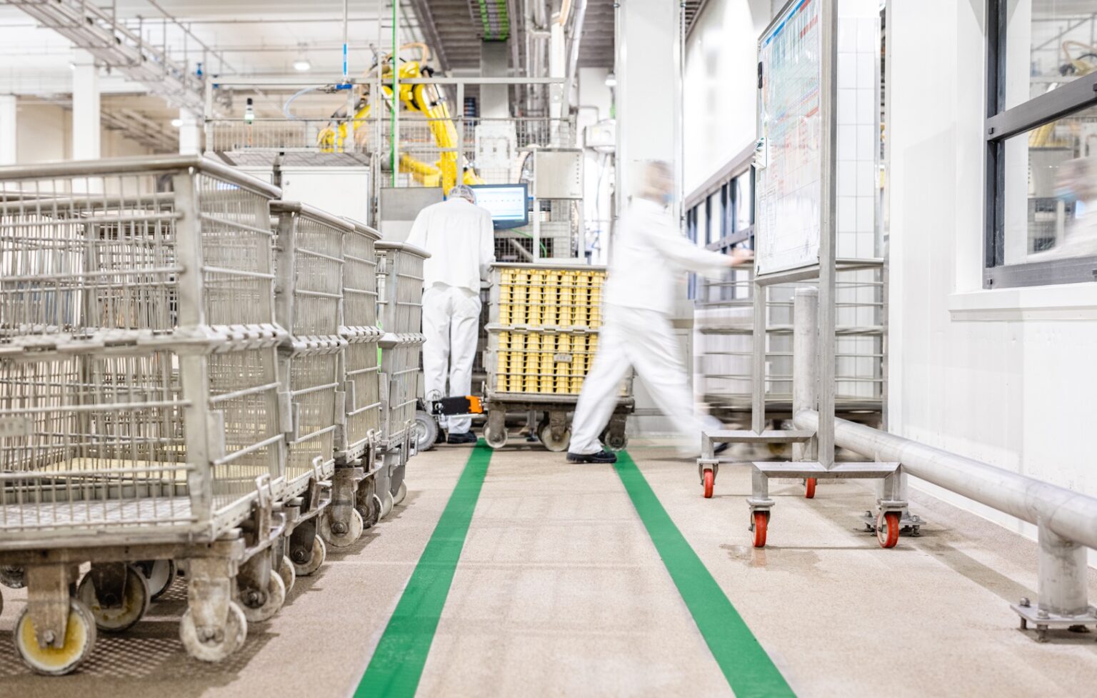 Oplosmiddelvrije vloerbelijning SolidLux bij Saturn Petcare Hattem