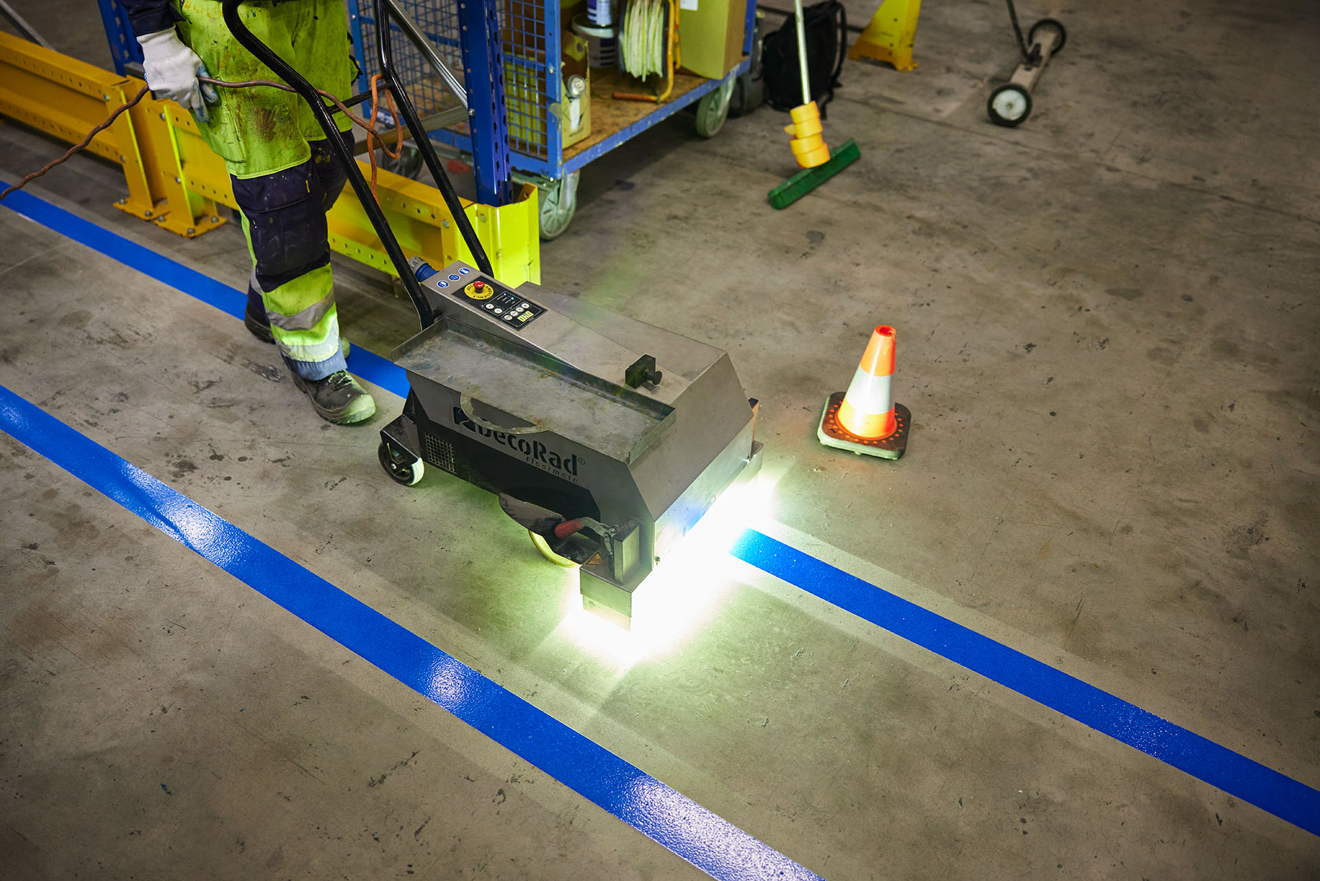 Limit the nuisance during the application of floor coating - SolidLux